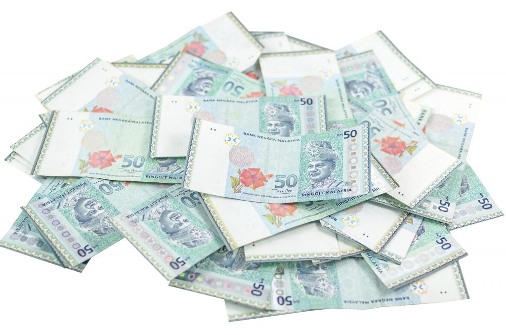 Weak ringgit props up Malaysian exports